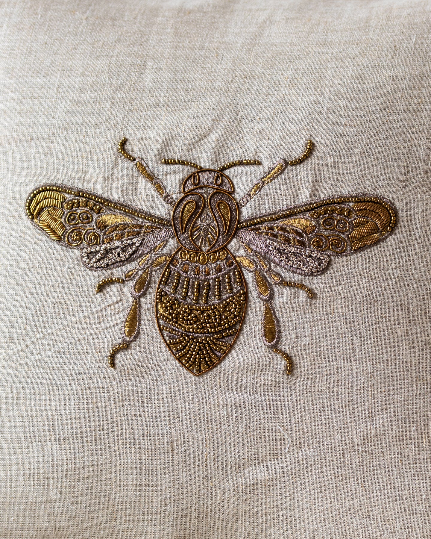 Deborah Organic Linen Embroidered Bee Throw Pillow – YaYa & Co.